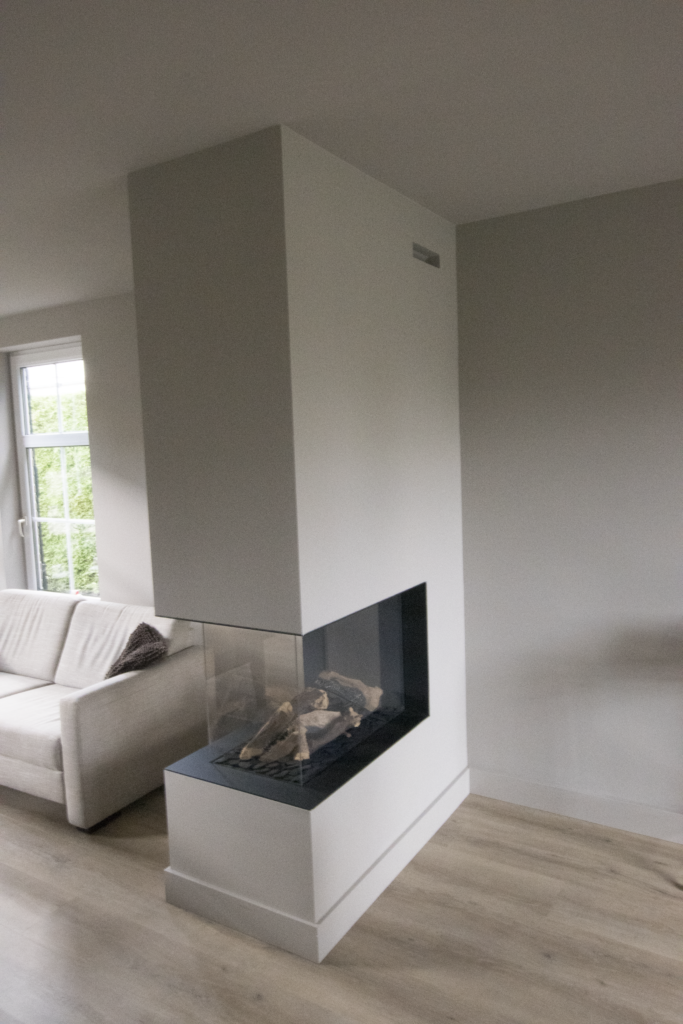 De haard als roomdivider I intoWood interieurbouw